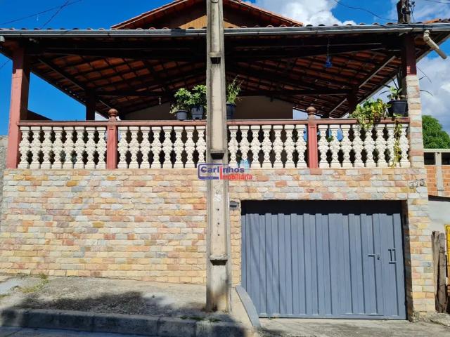 Casa com 4 Quartos e 4 banheiros à Venda, 300 m² por R$ 320.000