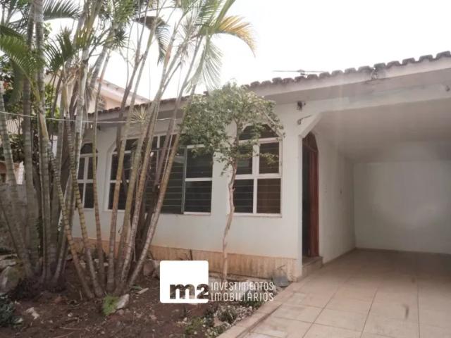 Casa com 4 Quartos e 4 banheiros à Venda, 300 m² por R$ 895.000