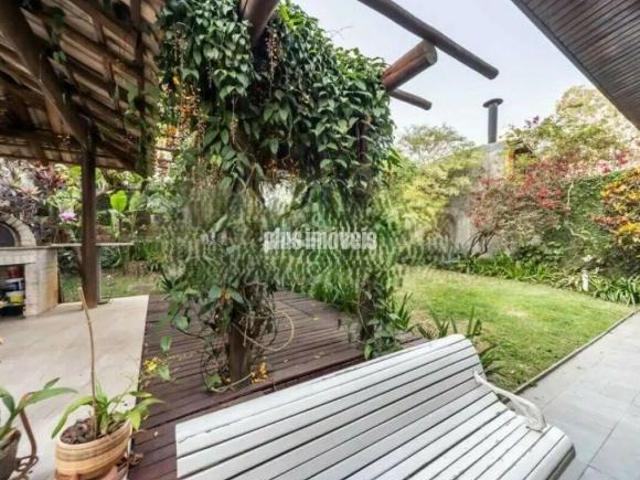 Casa com 4 Quartos e 4 banheiros à Venda, 316 m² por R$ 2.700.000