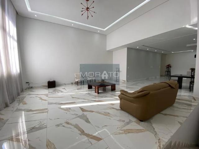 Casa com 4 Quartos e 4 banheiros à Venda, 400 m² por R$ 2.490.000