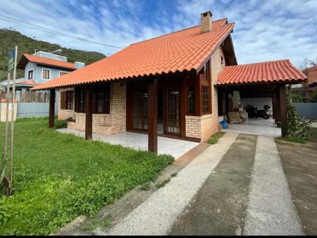 Casa com 4 Quartos e 4 banheiros à Venda, 430 m² por R$ 1.490.000
