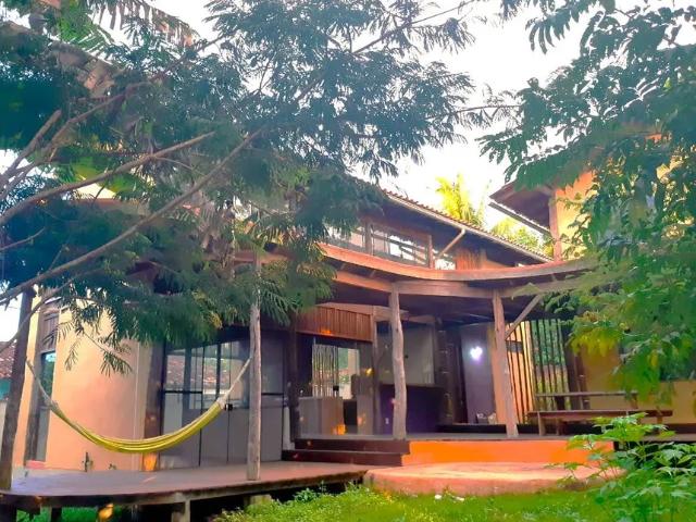 Casa com 4 Quartos e 4 banheiros à Venda, 600 m² por R$ 1.700.000