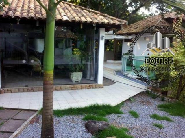Casa com 4 Quartos e 4 banheiros à Venda, 700 m² de área construida em um espaço de 4.400 m²
