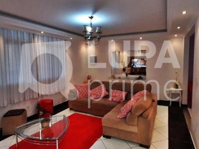 CASA COM 4 QUARTOS E 4 VAGAS DE GARAGEM À VENDA EM GUARULHOS
