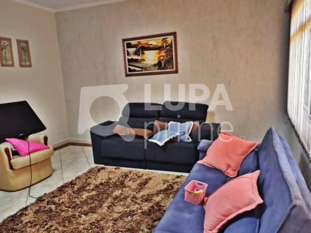 CASA COM 4 QUARTOS E 4 VAGAS DE GARAGEM À VENDA NO PARQUE EDU CHAVES