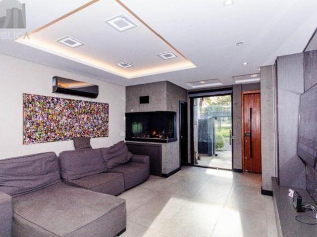 Casa com 4 quartos e 4 vagas em Canoas