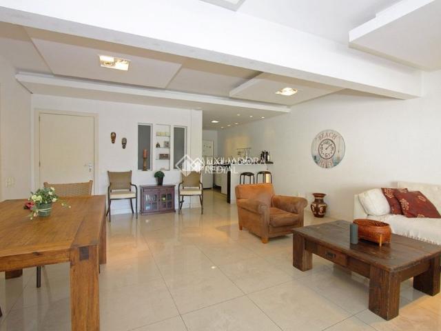 Casa com 4 quartos e 510m² para alugar em Boa Vista, Porto Alegre