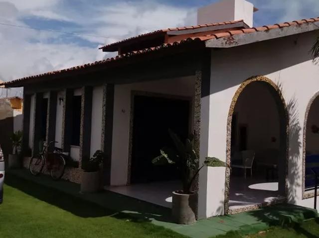 Casa com 4 Quartos e 5 banheiros à Venda, 176 m² por R$ 370.000