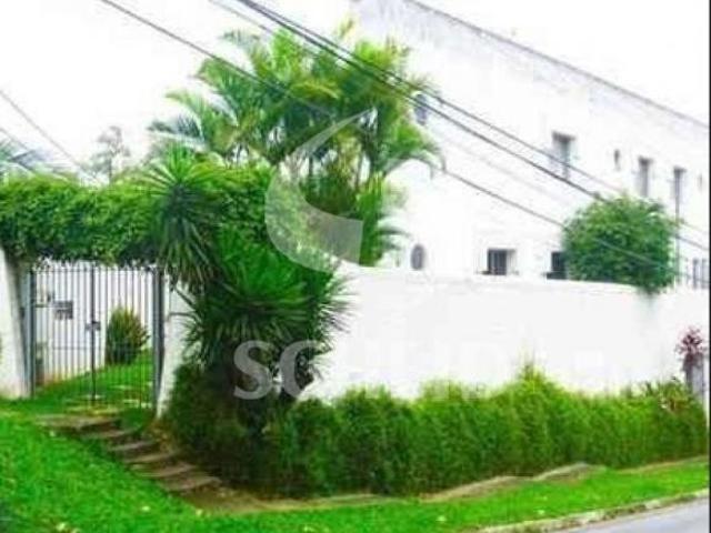 Casa com 4 Quartos e 5 banheiros à Venda, 180 m² por R$ 819.000