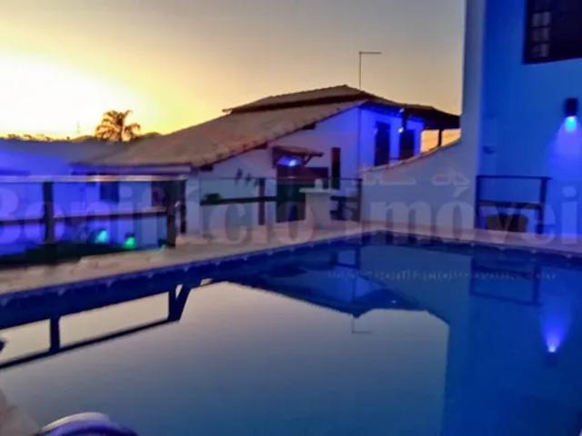 Casa com 4 Quartos e 5 banheiros à Venda, 260 m² por R$ 470.000