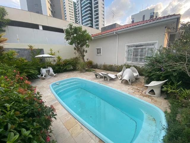 Casa com 4 Quartos e 5 banheiros à Venda, 228 m² por R$ 1.700.000