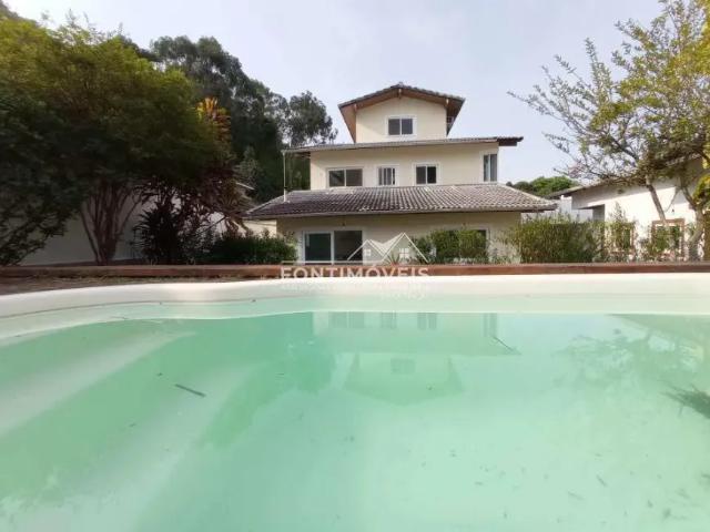Casa com 4 Quartos e 5 banheiros à Venda, 235 m² por R$ 1.300.000