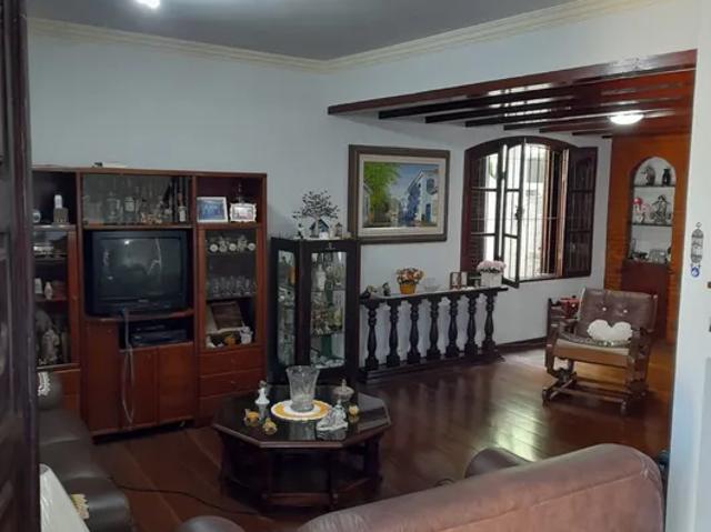 Casa com 4 Quartos e 5 banheiros à Venda, 310 m² por R$ 1.380.000