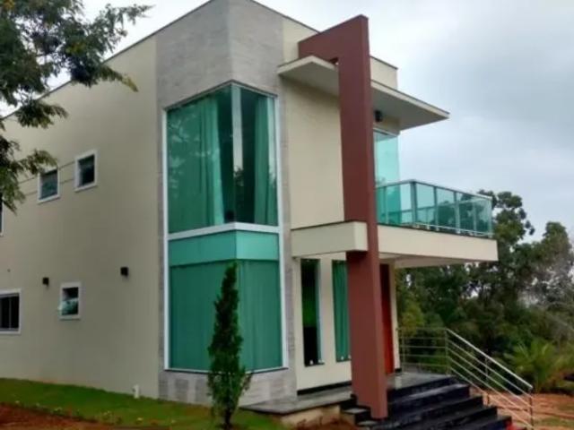 Casa com 4 Quartos e 5 banheiros à Venda, 330 m² por R$ 1.500.000