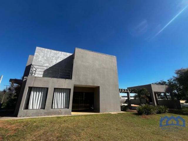 Casa com 4 Quartos e 5 banheiros à Venda, 450 m² por R$ 1.100.000 Cód. ch2397