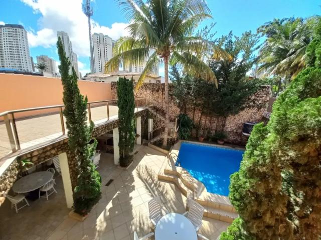 Casa com 4 Quartos e 5 banheiros à Venda, 512 m² por R$ 2.000.000