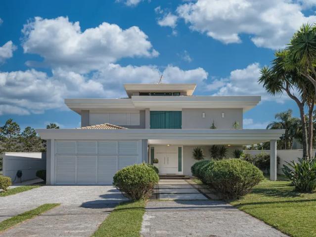 Casa com 4 Quartos e 5 banheiros à Venda, 520 m² por R$ 5.300.000