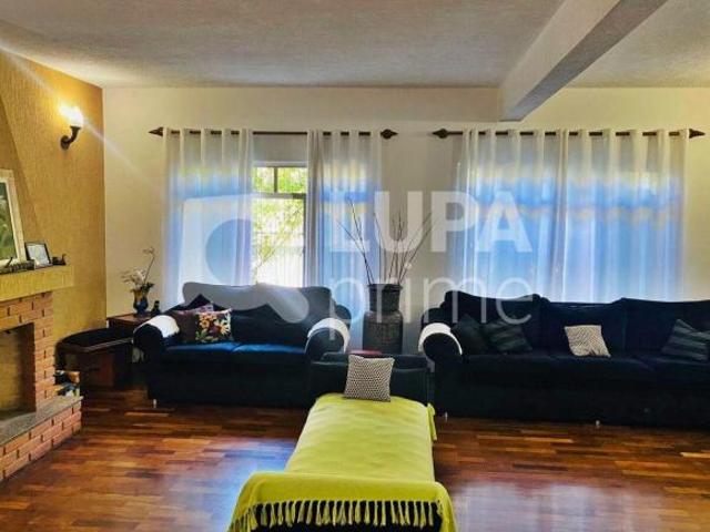 CASA COM 4 QUARTOS E 5 VAGAS DE GARAGEM À VENDA NO PARQUE NOVO MUNDO