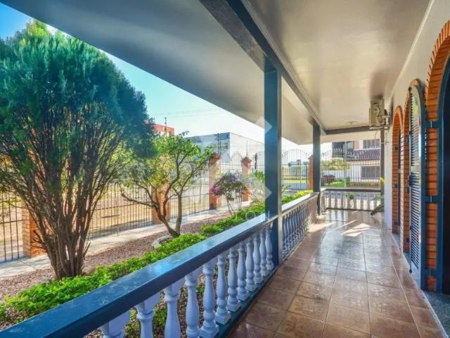Casa com 4 quartos e 650m²!