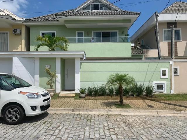 Casa com 4 Quartos e 6 banheiros à Venda, 270 m² por R$ 1.200.000