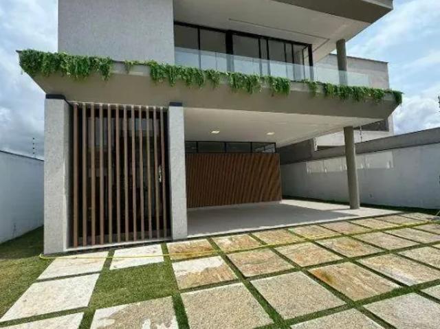 Casa com 4 Quartos e 6 banheiros à Venda, 322 m² por R$ 2.200.000