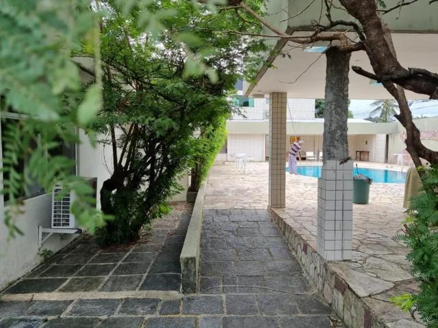 Casa com 4 Quartos e 6 banheiros à Venda, 478 m² por R$ 1.700.000