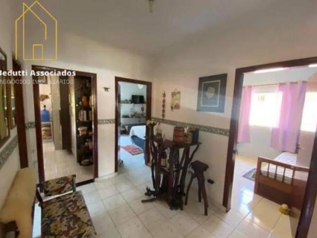 Casa com 4 Quartos e 6 banheiros à Venda, 400 m² por R$ 980.000