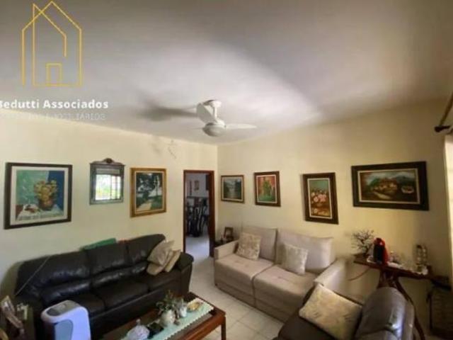 Casa com 4 Quartos e 6 banheiros à Venda, 400 m² por R$ 980.000