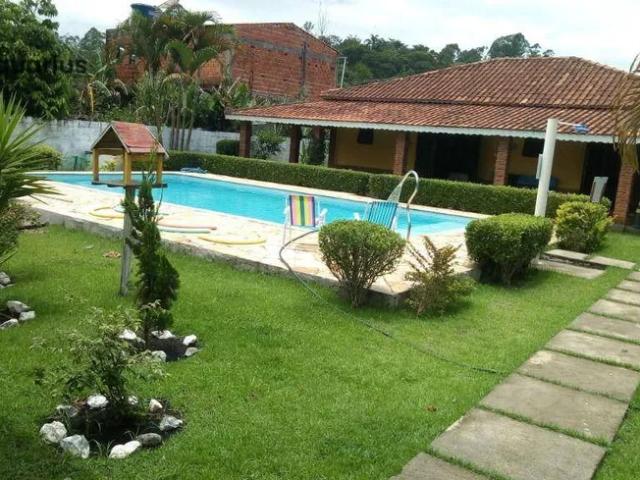 Casa com 4 Quartos e 6 banheiros à Venda, 650 m² por R$ 1.000.000