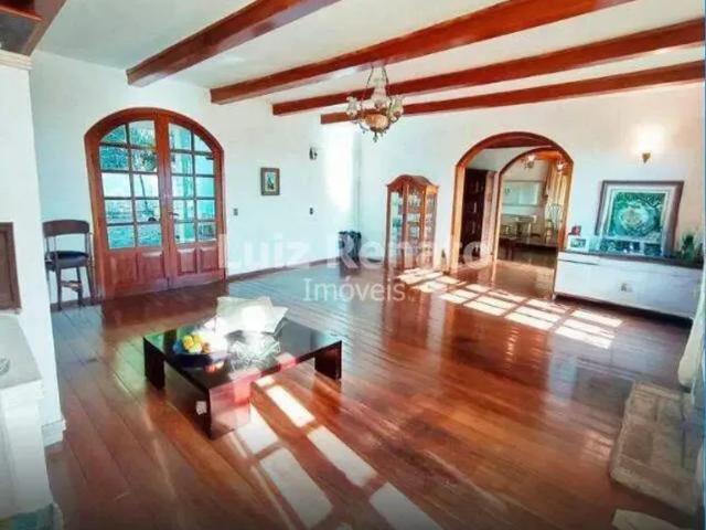 Casa com 4 Quartos e 6 banheiros para Alugar, no Belvedere