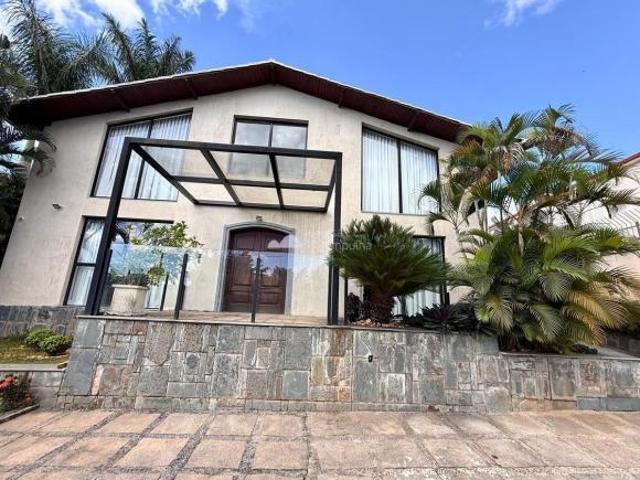 Casa com 4 Quartos e 6 banheiros Santa Amélia
