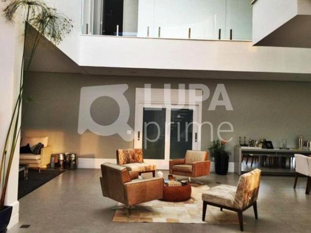 CASA COM 4 QUARTOS E 6 VAGAS DE GARAGEM À VENDA EM MAIRIPORÃ