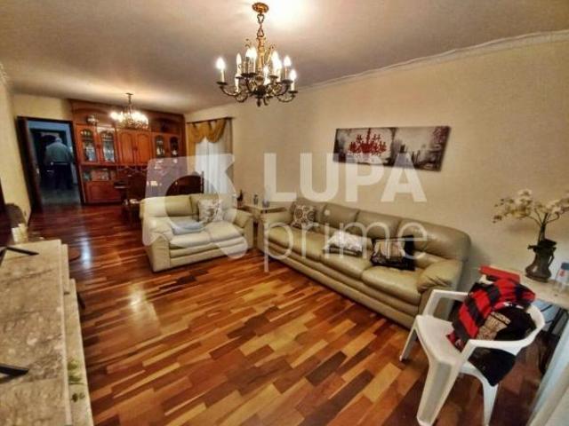 CASA COM 4 QUARTOS E 6 VAGAS DE GARAGEM À VENDA NA VILA MARIA ALTA