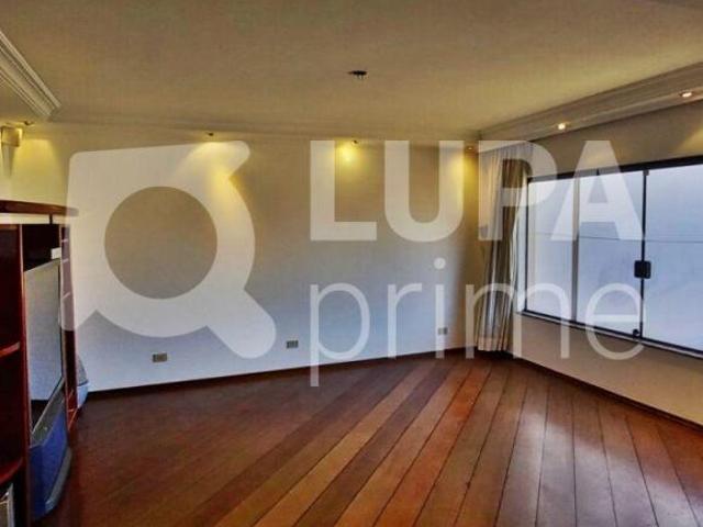 CASA COM 4 QUARTOS E 6 VAGAS DE GARAGEM À VENDA NA VILA MARIA ALTA