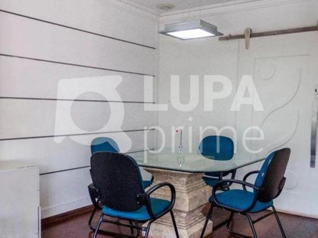 CASA COM 4 QUARTOS E 6 VAGAS DE GARAGEM À VENDA NA VILA SABRINA