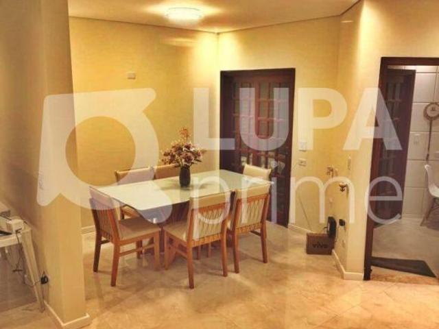 CASA COM 4 QUARTOS E 6 VAGAS DE GARAGEM À VENDA NO JARDIM GUAPIRA