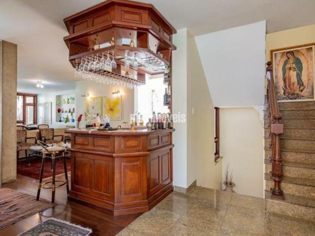 Casa com 4 Quartos e 7 banheiros à Venda, 406 m²