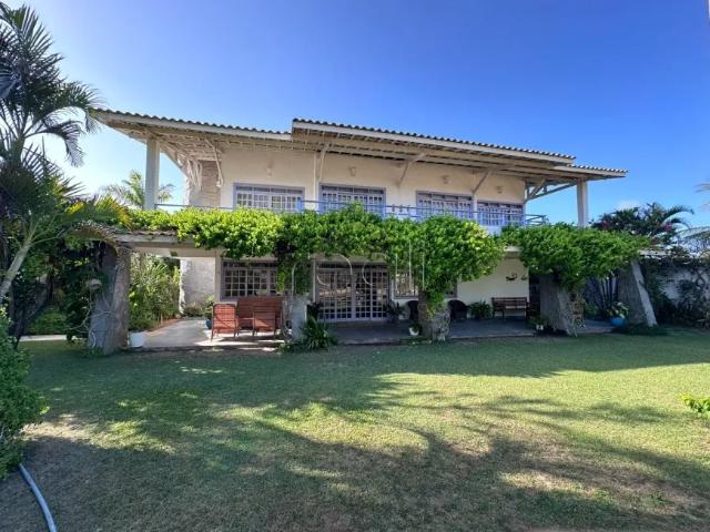 Casa com 4 Quartos e 7 banheiros à Venda, 571 m² por R$ 2.200.000