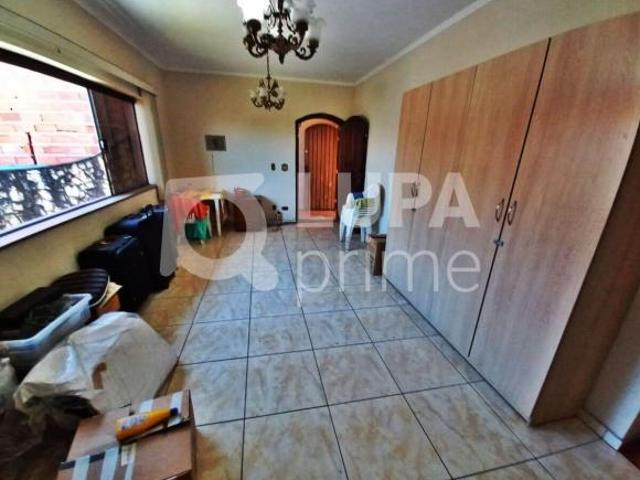 CASA COM 4 QUARTOS E 8 VAGAS DE GARAGEM À VENDA NA PARADA INGLESA