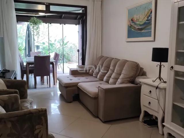 Casa com 4 Quartos e 1 banheiro à Venda, 130 m² por R$ 920.000