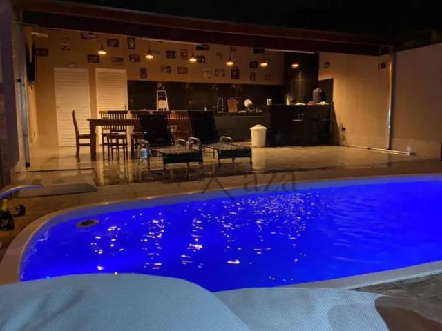 Casa com 4 Quartos e 1 banheiro à Venda, 200 m² por R$ 649.000