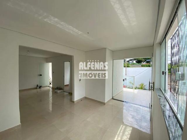 Casa com 4 Quartos e 1 banheiro à Venda, 220 m² por R$ 610.000