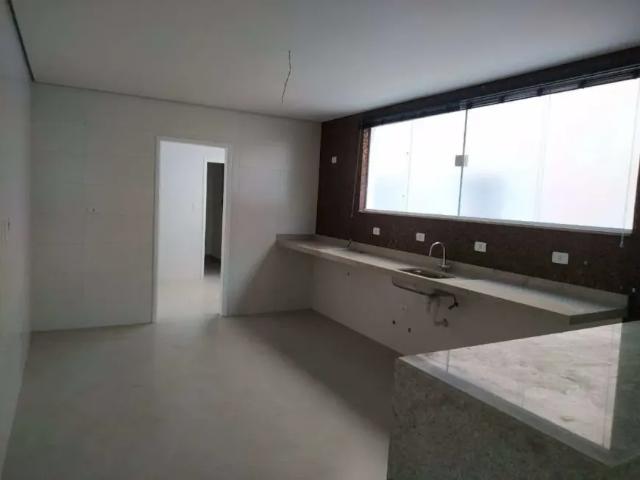 Casa com 4 Quartos e 1 banheiro à Venda, 280 m² por R$ 1.610.000