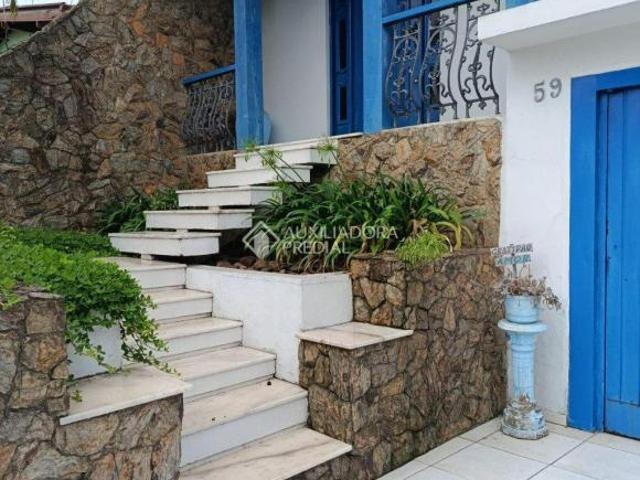 Casa com 4 quartos e 1,suíte no Jardim América