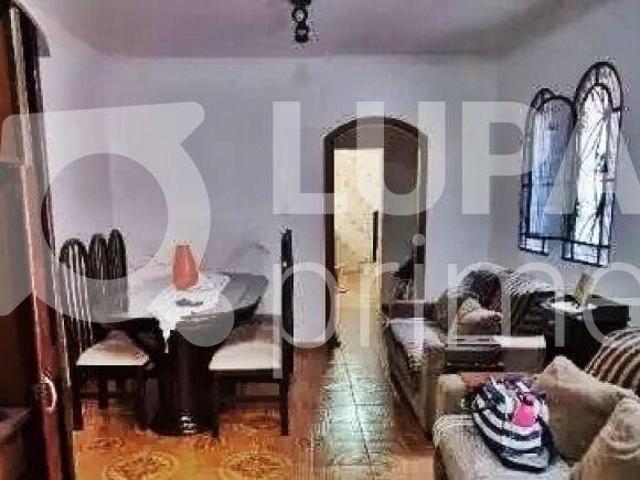 CASA COM 4 QUARTOS E 1 VAGA DE GARAGEM Á VENDA NA VILA MEDEIROS