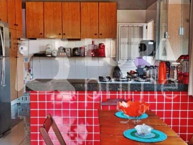 CASA COM 4 QUARTOS E 1 VAGA DE GARAGEM À VENDA NO JARDIM BRASIL