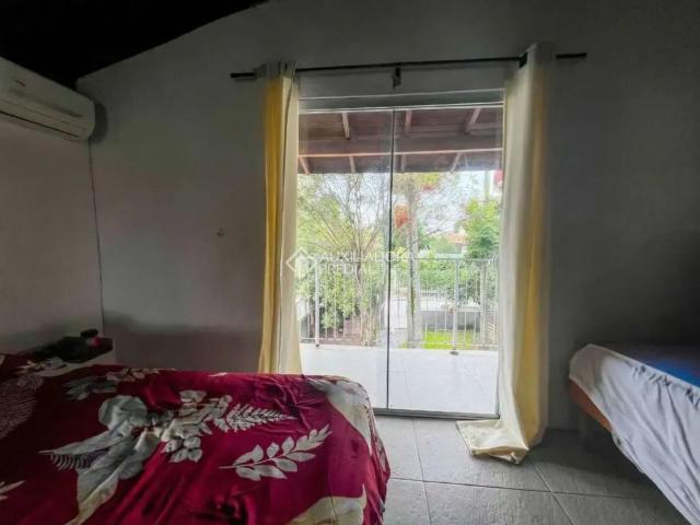 Casa com 4 quartos e 215m² para alugar em Campeche, Florianópolis