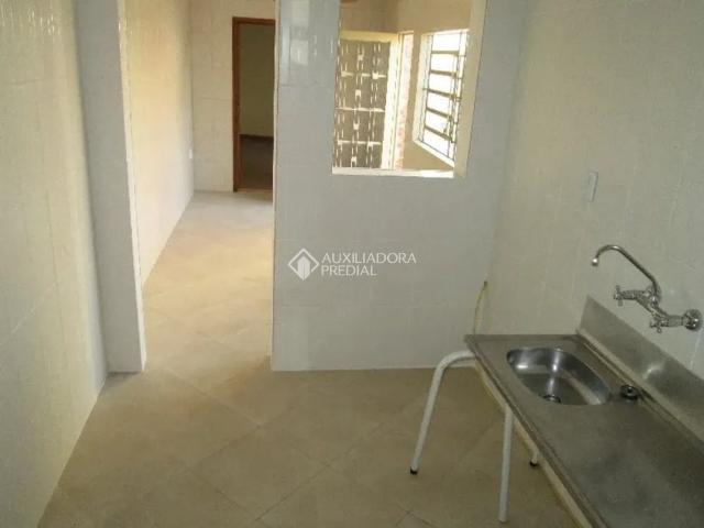 Casa com 4 quartos e 220m² para alugar em Passo d'Areia, Porto Alegre