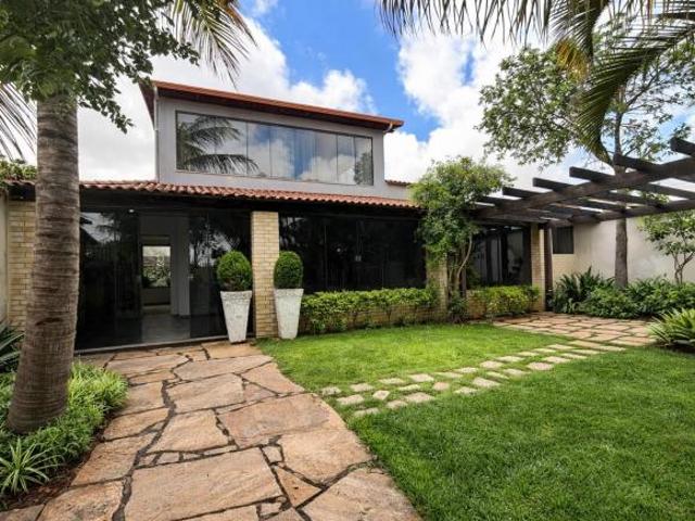 Casa com 4 quartos e 250 m² à venda em Residencial Santos Dumont