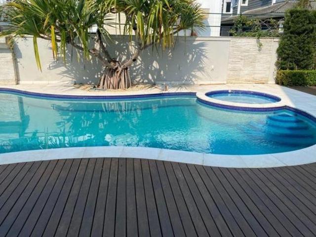 Casa com 4 quartos e 270 m² à venda em Alphaville